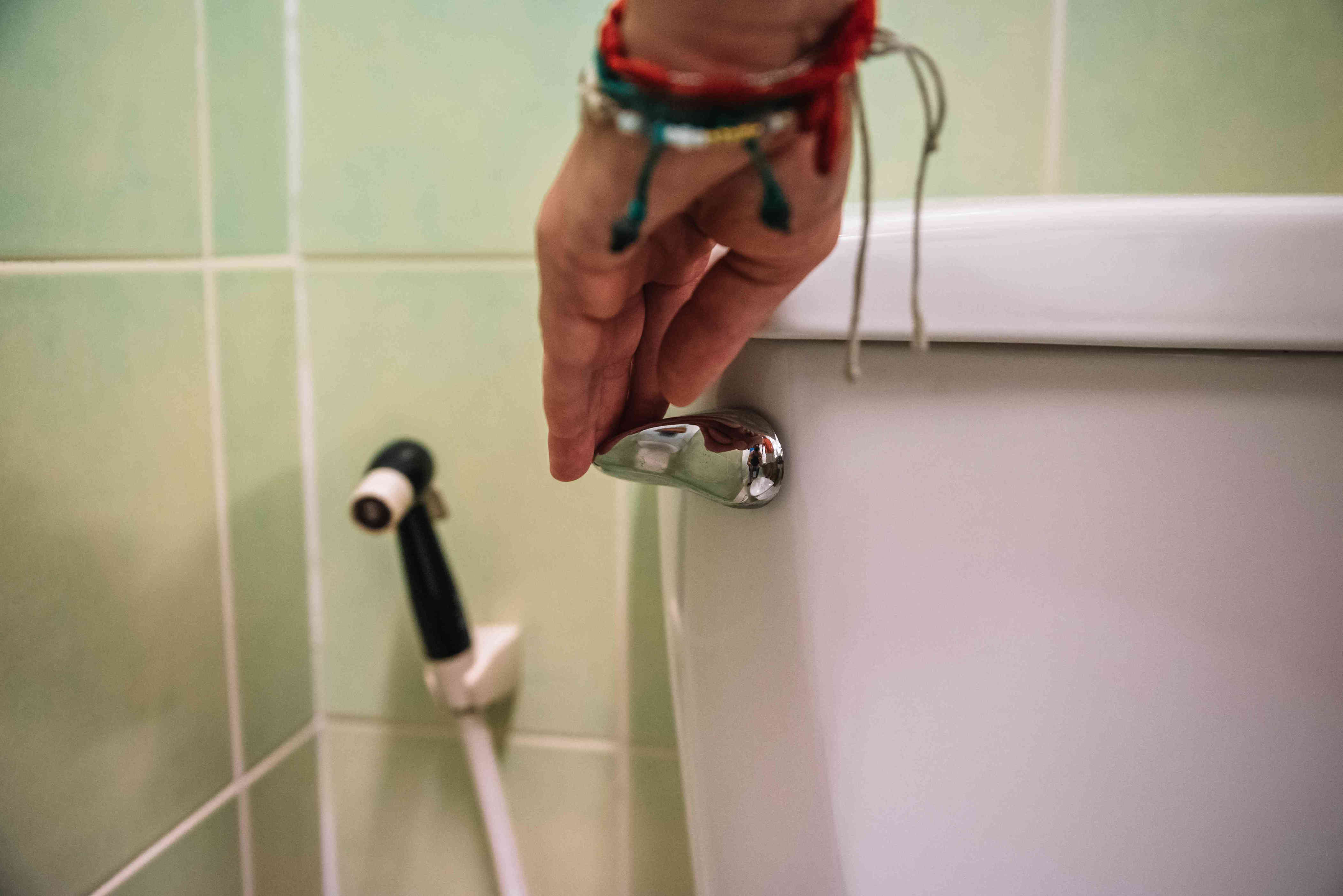 8 common causes of cloudy urine, explained