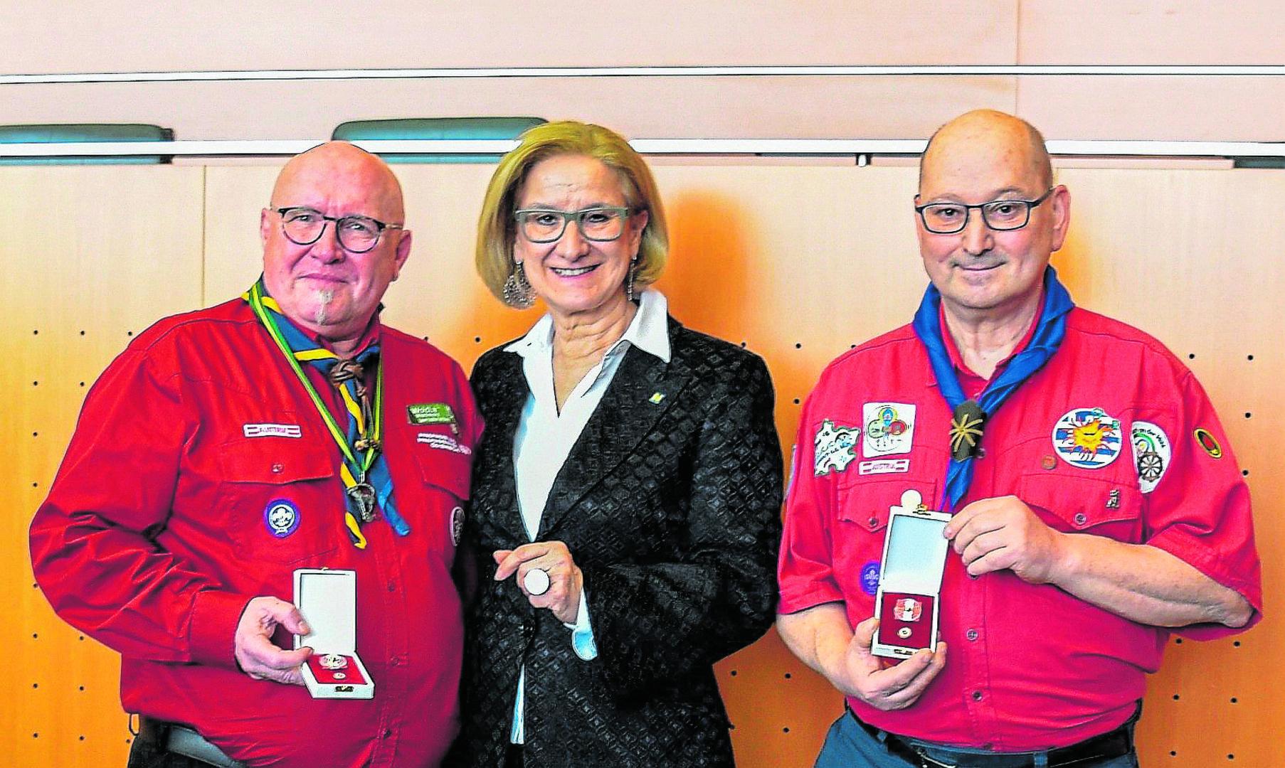 Pfadfinder: Bundes-Ehrenzeichen für Richard Hauer und Erich Rieger