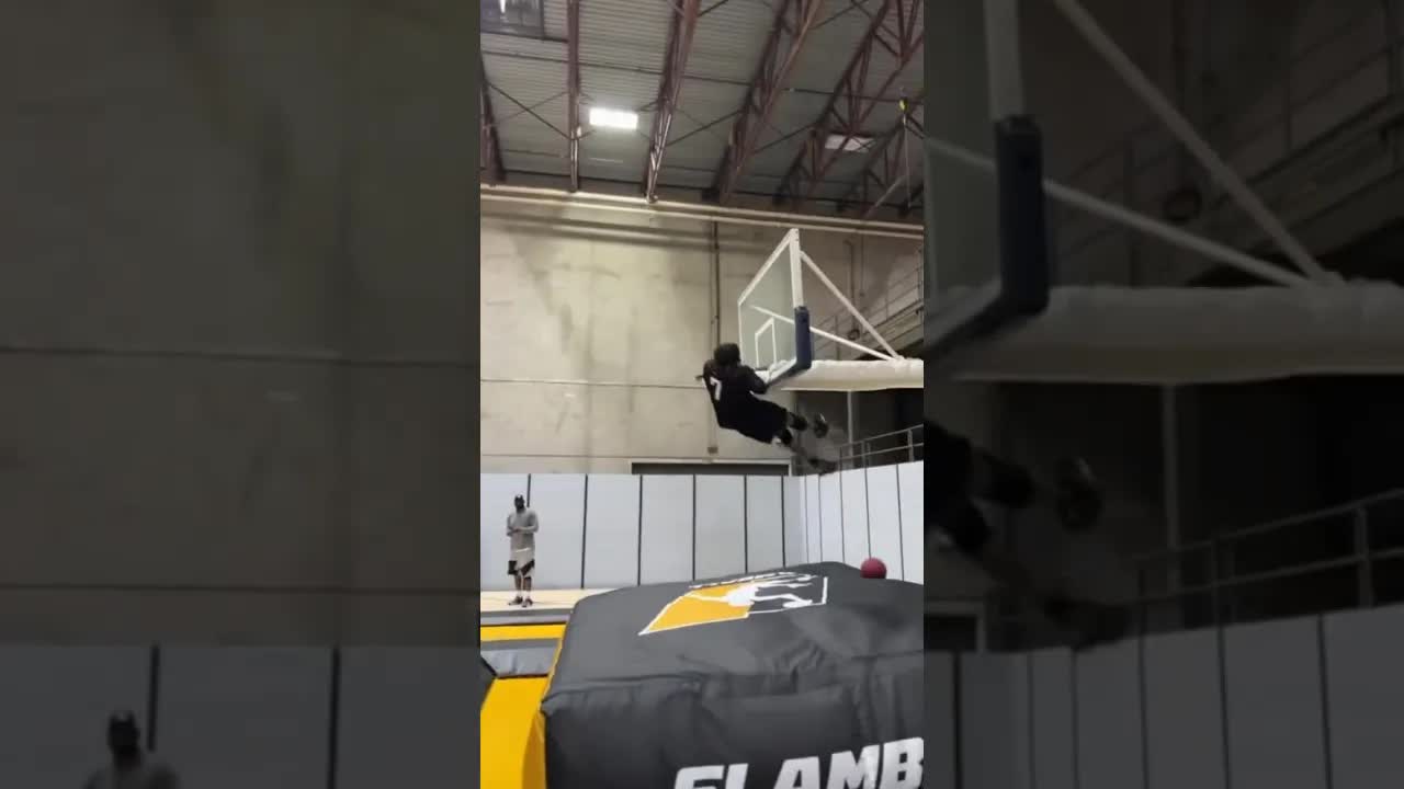 Amazing Trampoline Dunk!
