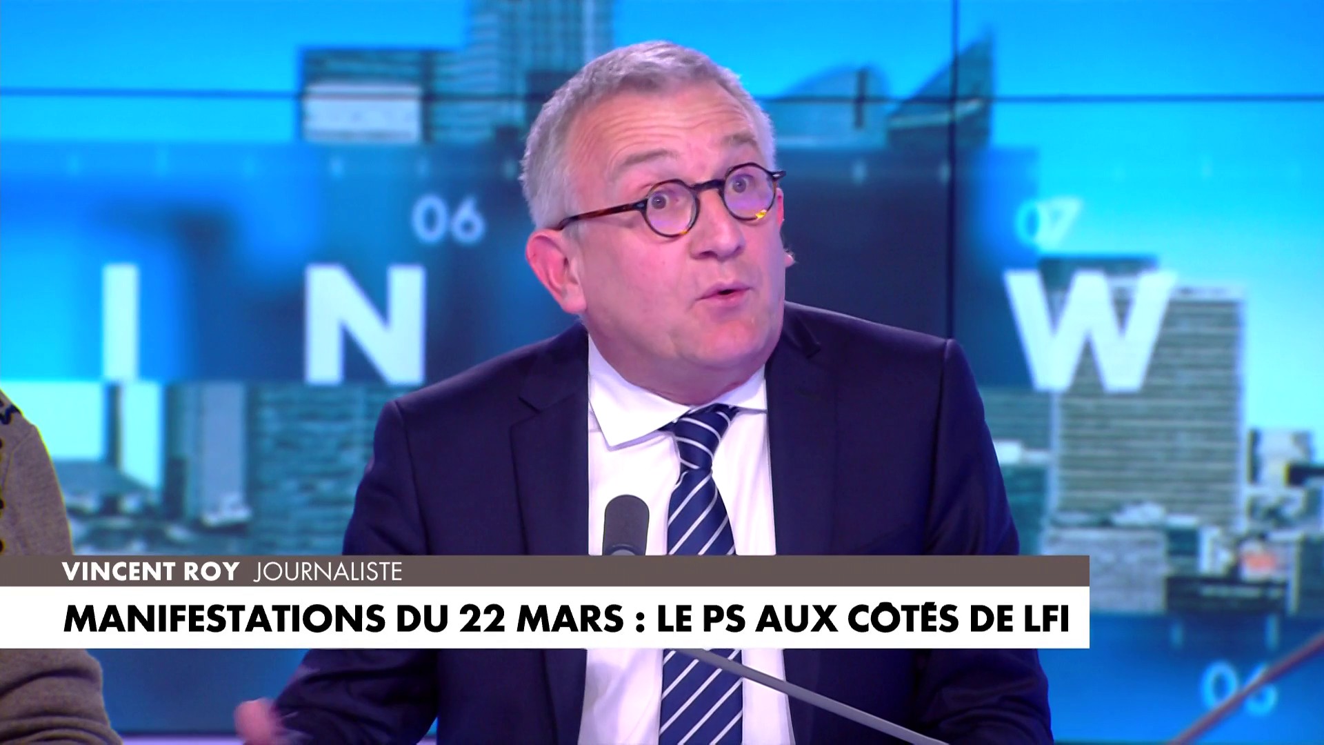 Vincent Roy récite une de ses fables à propos de Jean-Luc Mélenchon