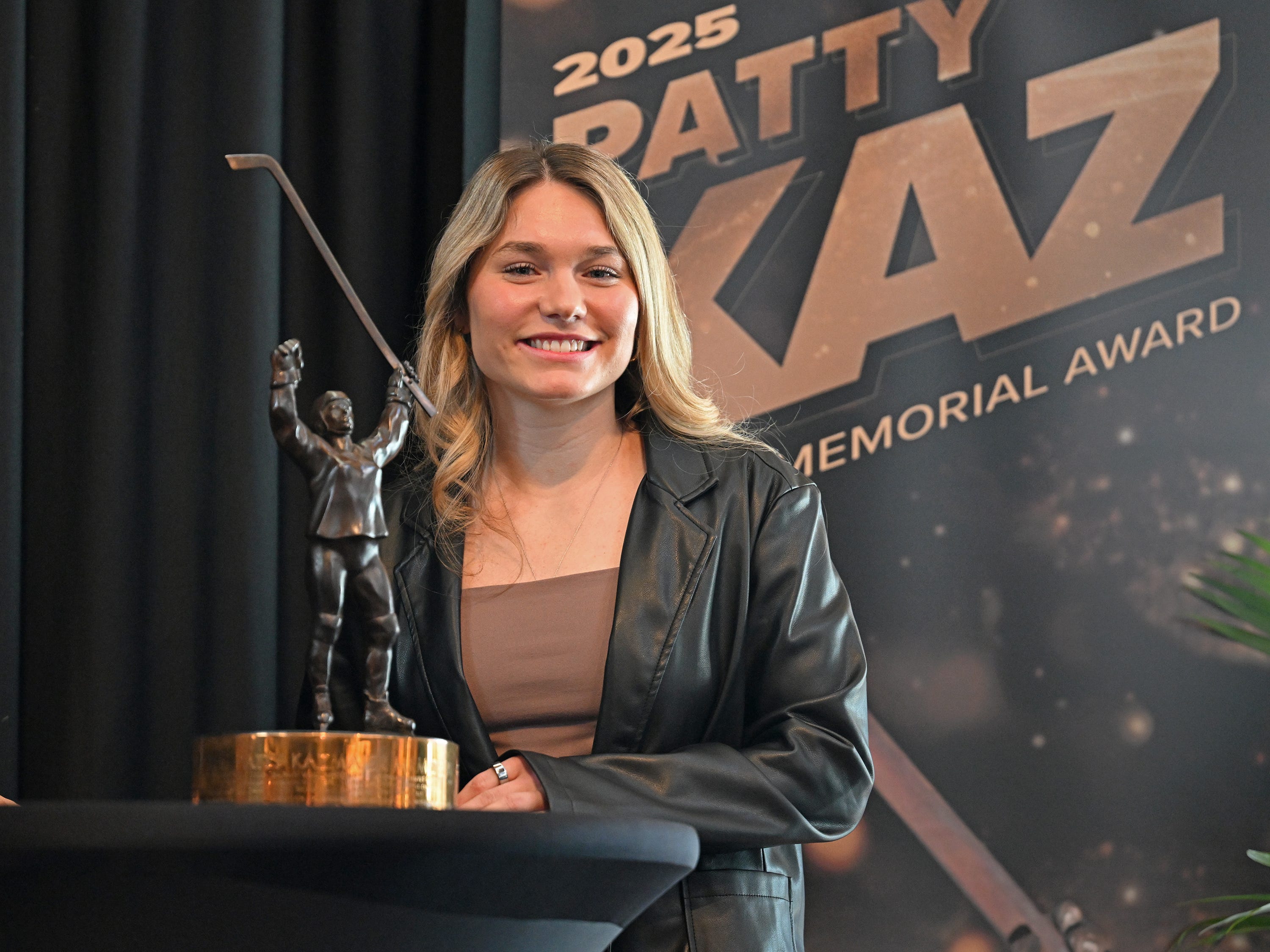 Wisconsin's Casey O'Brien had the Patty Kazmaier Award for top women's ...
