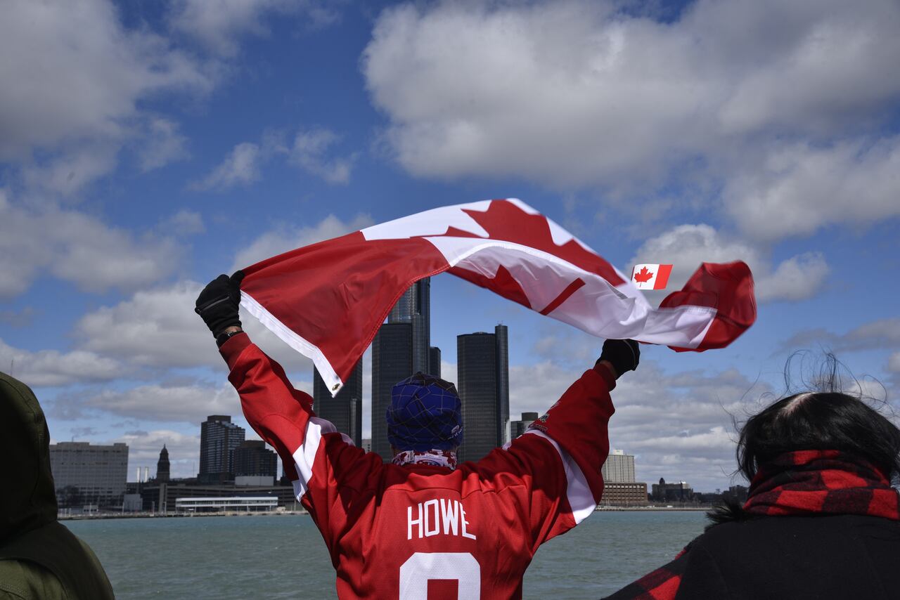 'Elbows up Canada:' Windsor community protests U.S. in cross-border rally