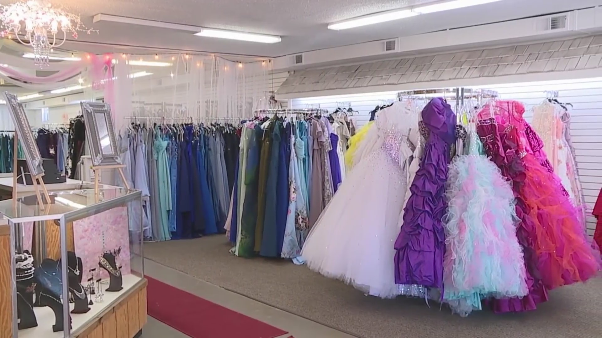 Castle Rock prom pop-up shop relieves financial burden