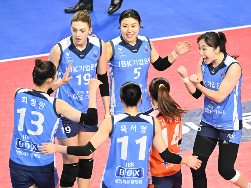FA 이소영-이주아 데려온 IBK, 끝내 한 팀으로 뭉치지 못했다[정규리그 결산]