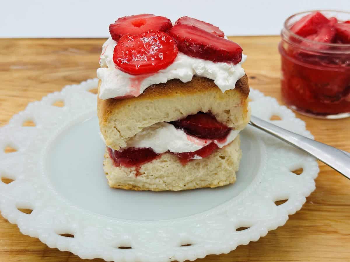 19 Must Try Strawberry Desserts for a Flavorful Easter