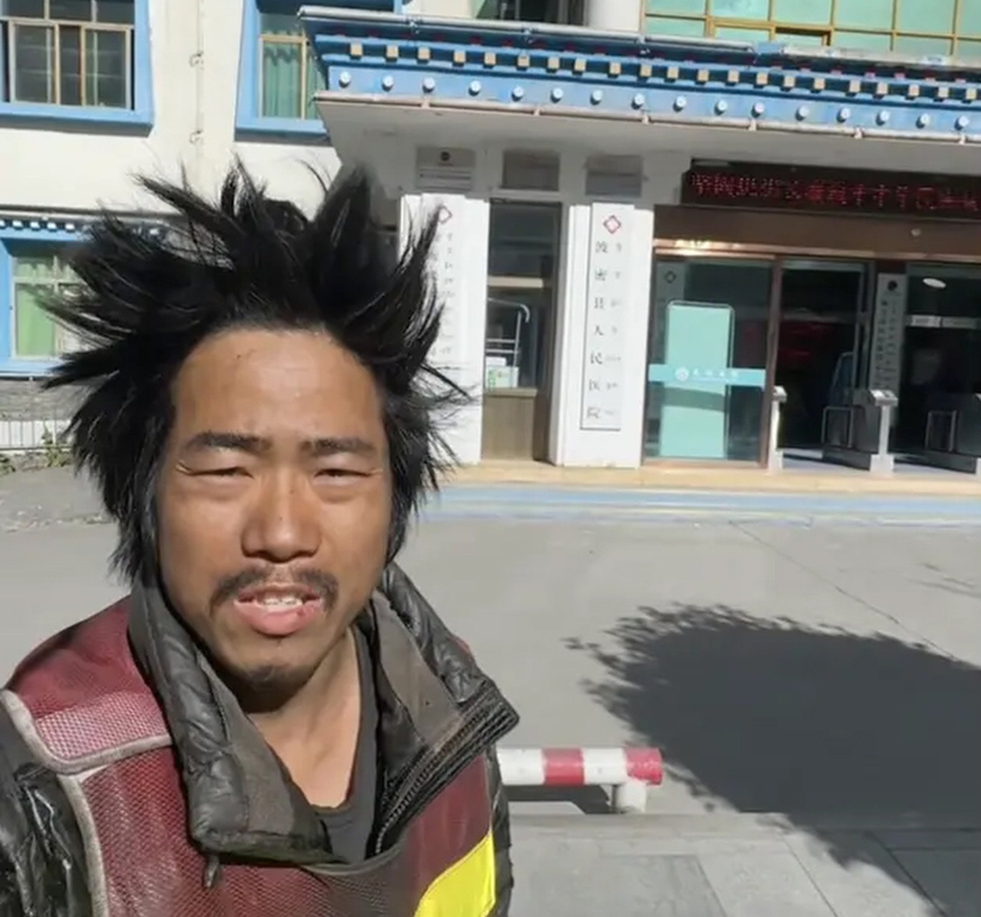 Young Chinese man embarks on 3,300-km trek to Lhasa, emerges looking ...