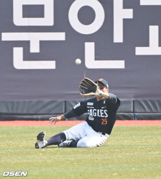 'KBO 최초 기록' 배정대가 막았다! KT, 연장 11회말 끝내기로 한화에 5-4 승 [수원 현장리뷰]