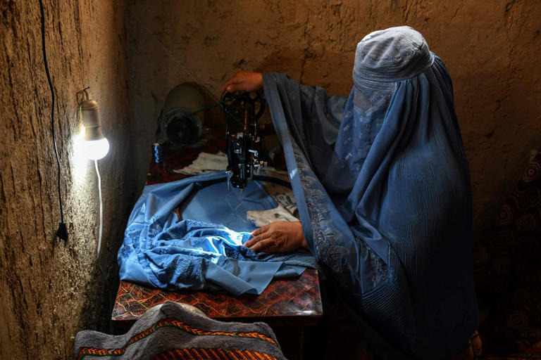 In Afghanistan, young women under Taliban ditch the burka for something ...