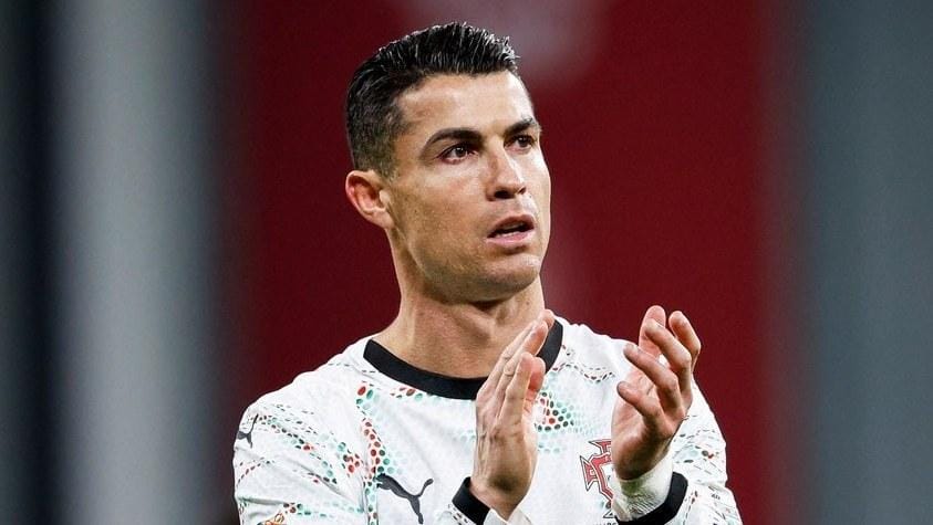 Cristiano Ronaldo partilha sentida mensagem: "Vamos lutar"
