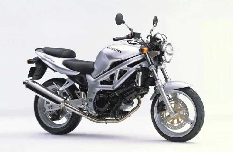 Suzuki SV400 e SV400S: storia di due gioielli per il mercato nipponico