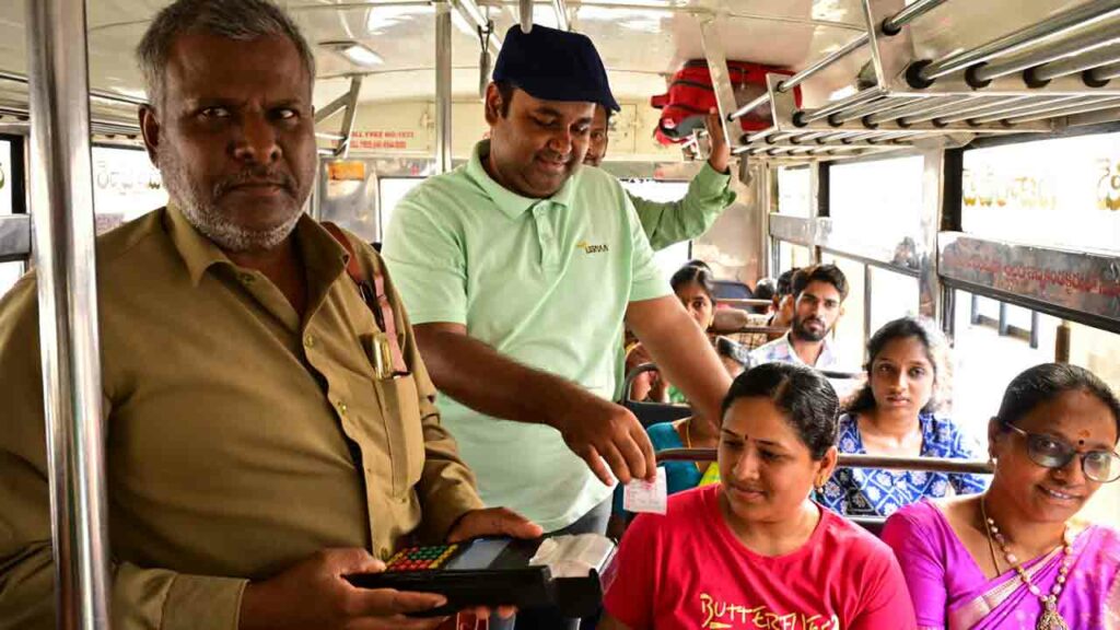 Collector Rahul Raj | ఆర్టీసీ బస్సులో సాదా సీదాగా.. ప్రయాణికులతో ...