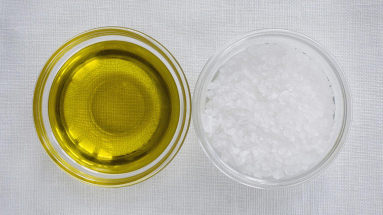 The 2 Ingredient DIY Cleaner That Will Remove Those Pesky Stains From ...