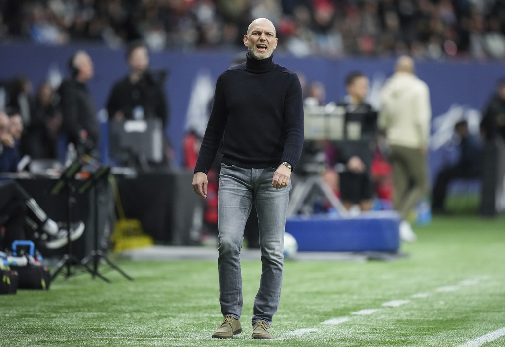 Trio helps Chicago beat Whitecaps 3-1 for Fire's first 3-match win ...