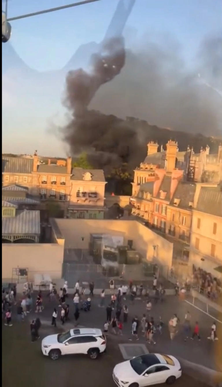 Fire breaks out at Disney World’s Epcot, forcing visitors to evacuate ...