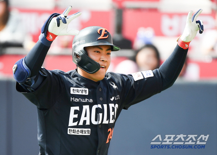 This is MOON's pick! 2 strikeouts in the opening round, Lim Jong-chan, the first solo shot, a ...