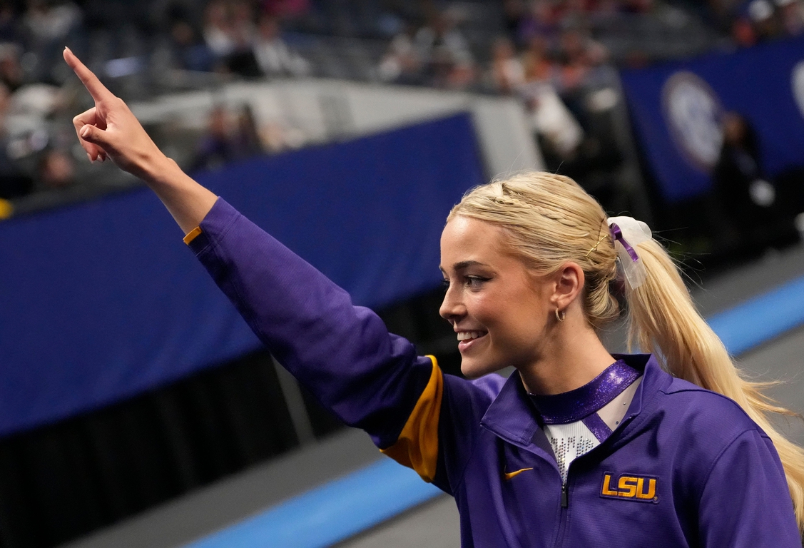 Superb photos capture Livvy Dunne, Angel Reese among LSU women