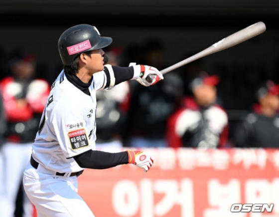 'KBO 최초 기록' 배정대가 막았다! KT, 연장 11회말 끝내기로 한화에 5-4 승 [수원 현장리뷰]