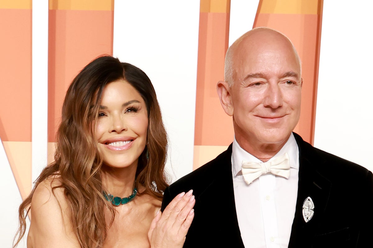 Jeff Bezos and fiancée Lauren Sánchez send out invites for ‘summer ...