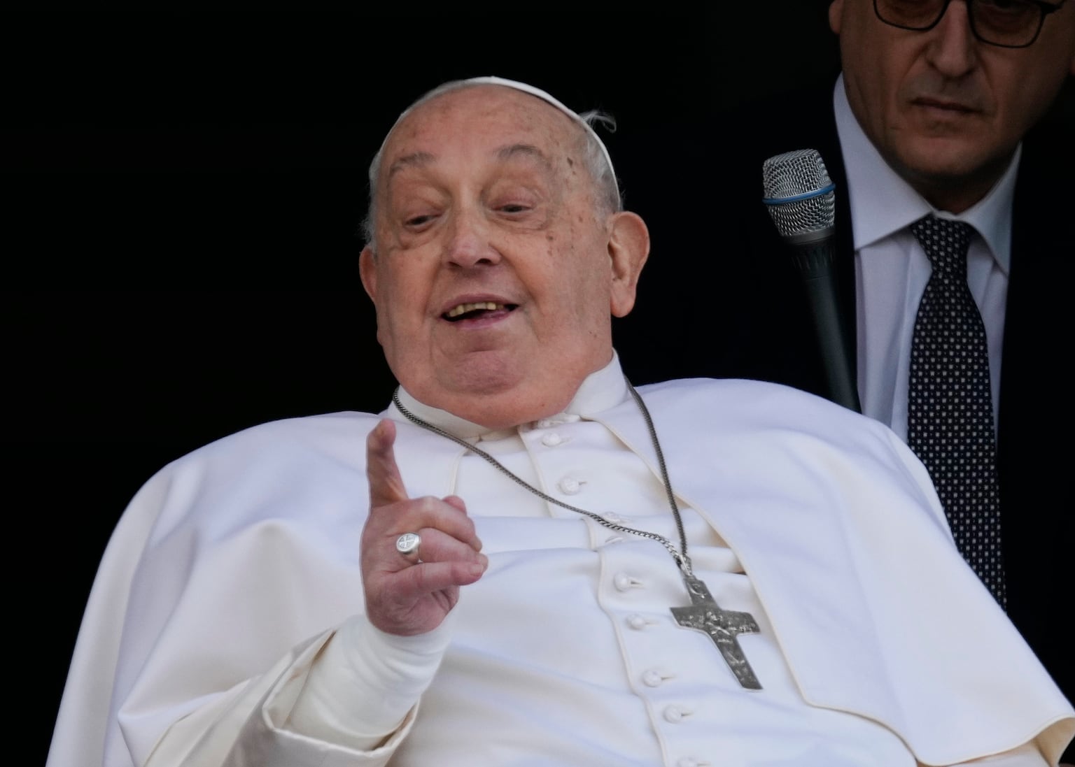 Pope returns home to the Vatican after five-week hospital stay