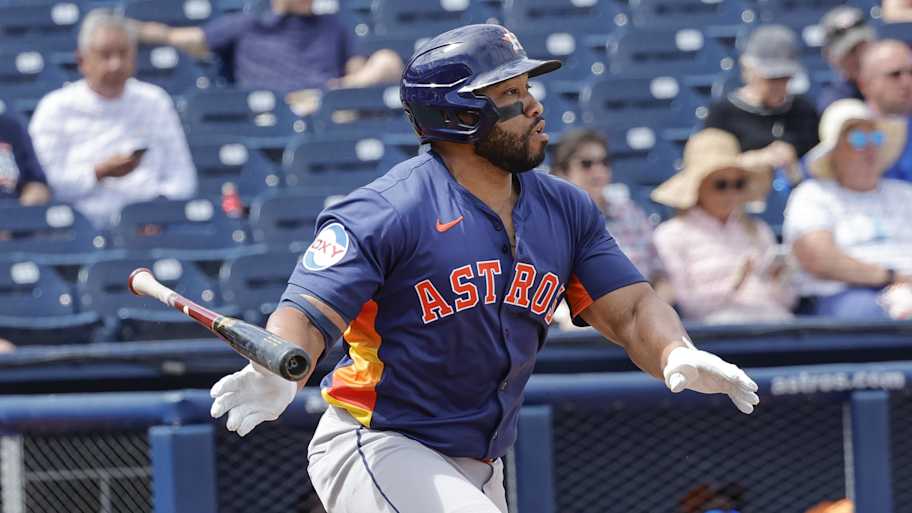 Astros Fan Favorite Slugger Informed He Won’t Make Opening Day Roster