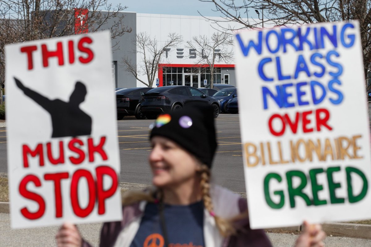 Protesters rally outside Tesla dealerships in NYC, Providence, R.I ...