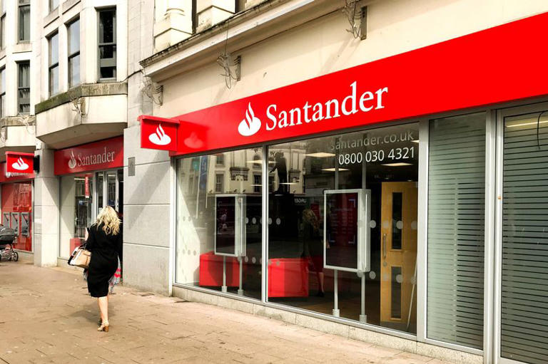 Bank map shows impact of summer closures as Surrey hit by latest wave