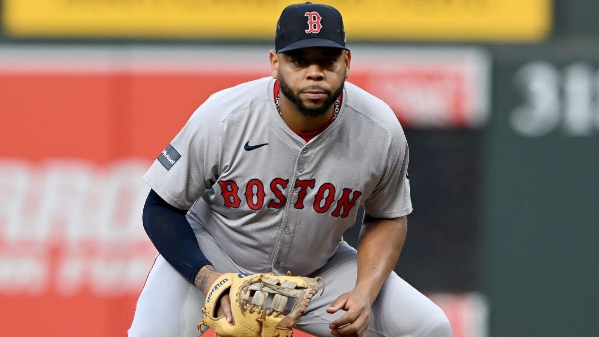 MLB: Yankees' Archrival to Meet with Dominic Smith After He Opts Out of ...