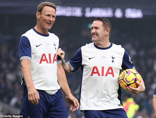 Tottenham fans hail club legends after 6-2 win over AC Milan Glorie in ...