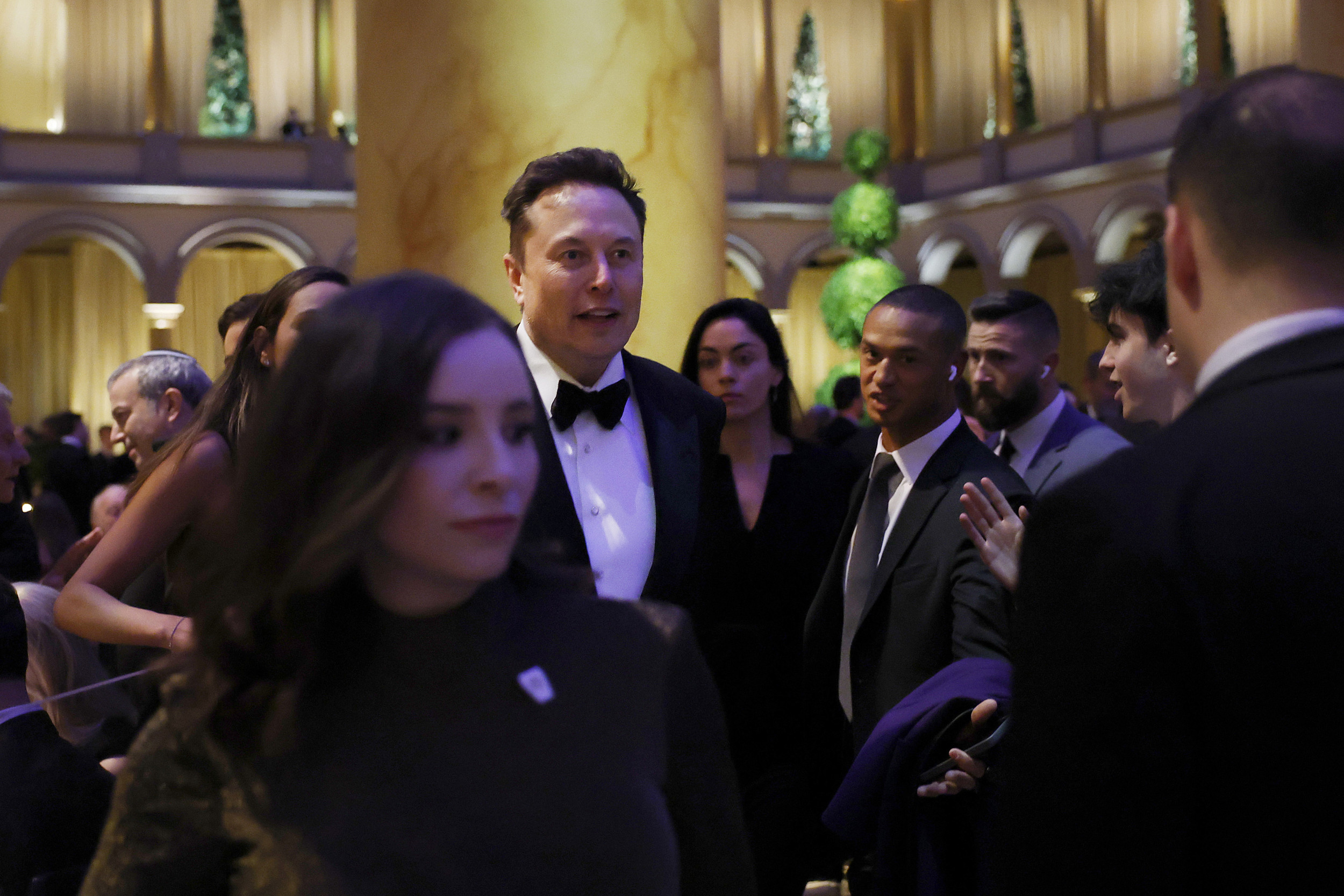 Video Of Elon Musk's Silverware Trick at White House Dinner Goes Viral