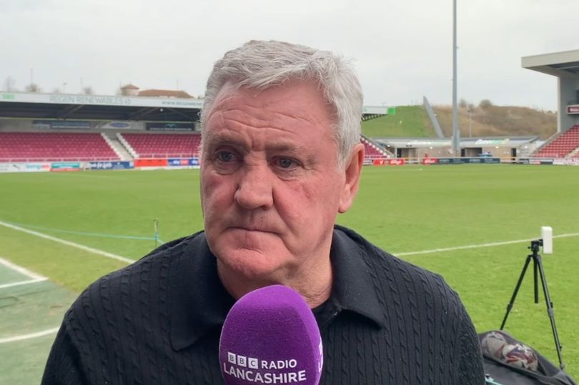 Bristling Steve Bruce clamps 'legendary' Dwight Gayle over Newcastle ...