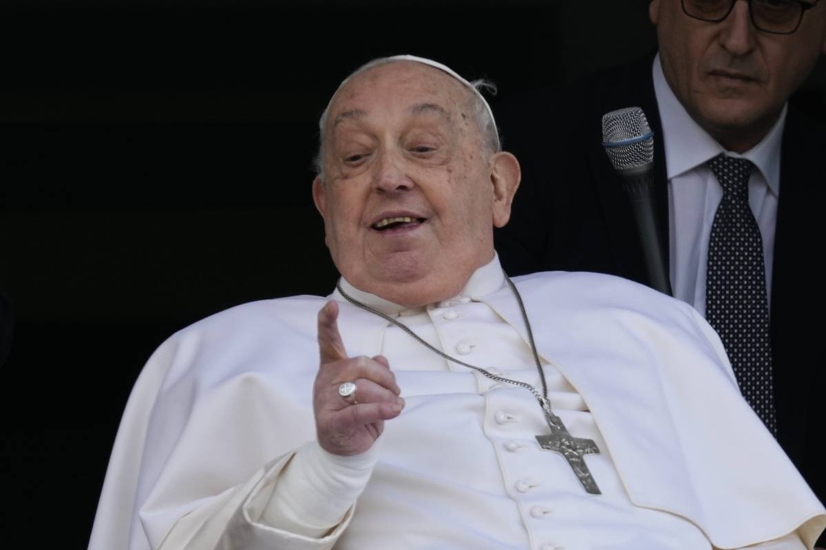 Pope arrives home at Vatican after 5-week hospital stay to beat life ...