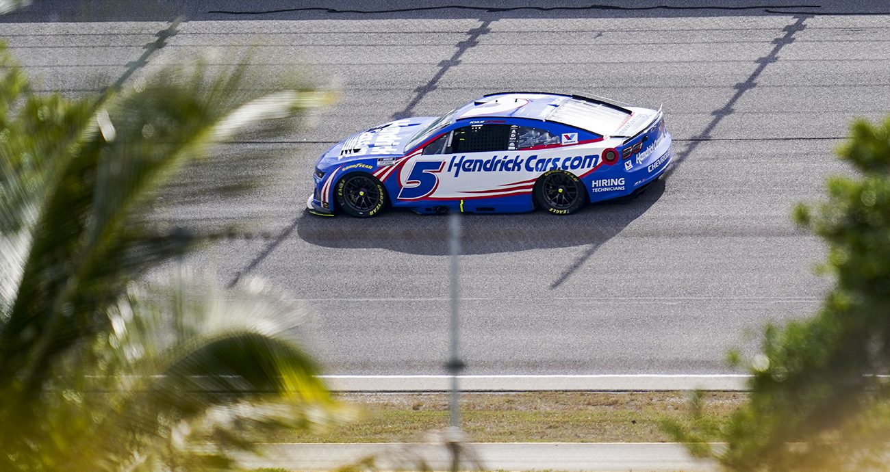 Kyle Larson surges late at Homestead-Miami, notches 30th Cup Series win