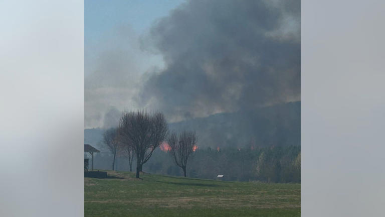 Floyd County wildfire contained, fire officials say