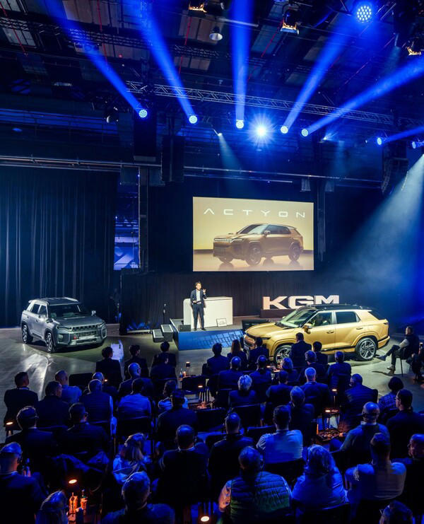 하이브리드 SUV 시장 파란 일으킬까? KGM, 첫 HEV ‘토레스 하이브리드’ 공개! “가격·연비·성능 어느 것 하나 부족함 없네