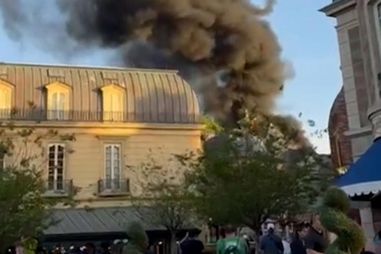 Massive smoke plumes captured above Disney’s EPCOT after fire breaks ...