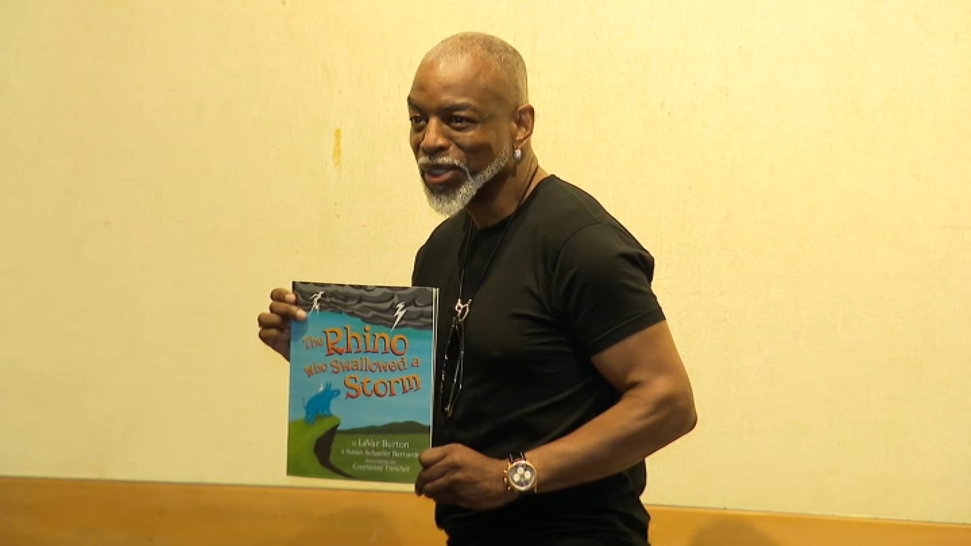 LeVar Burton hosts book reading at Altadena Library