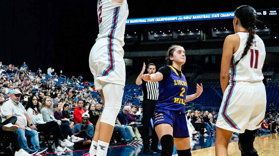 No. 1 recruit Aaliyah Chavez makes surprise visit, excites crowd days ...