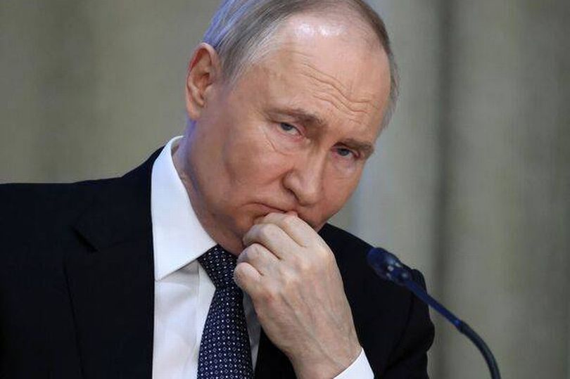 Putin panicking as Russian economy in meltdown with Kremlin forced to ...