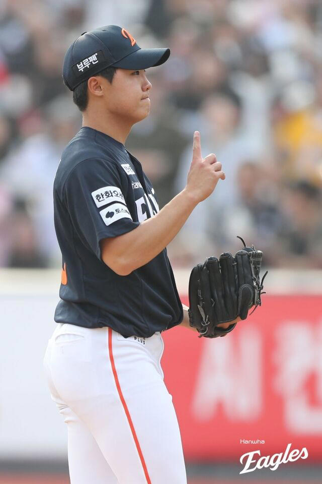 'ML도 탐낸 재능' 괜히 전체 1순위 아니었네…'1이닝 퍼펙트' 최고 155km 쾅! 한화 슈퍼루키의 데뷔전 [MD수원]