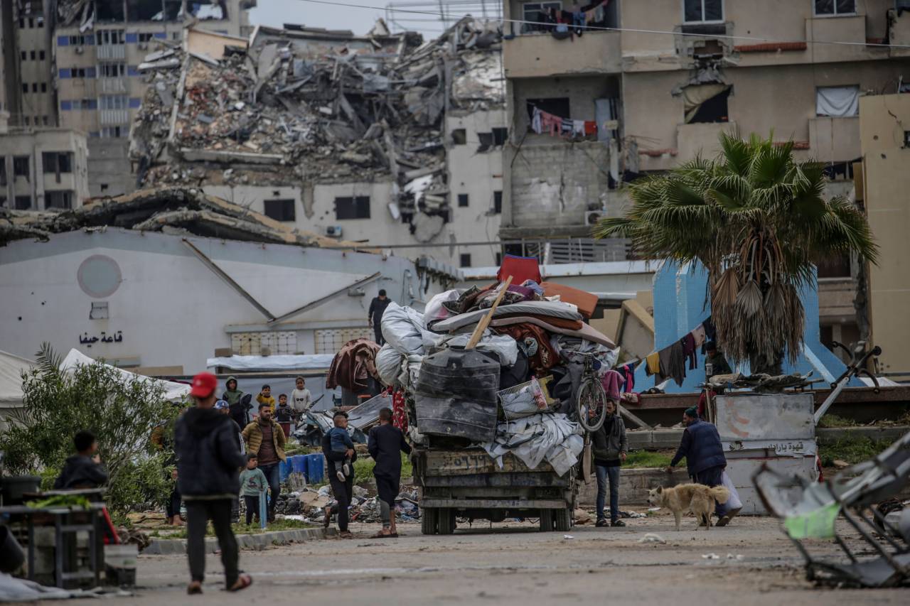 Israel Expands Gaza Ground Operations in Bid to Squeeze Hamas