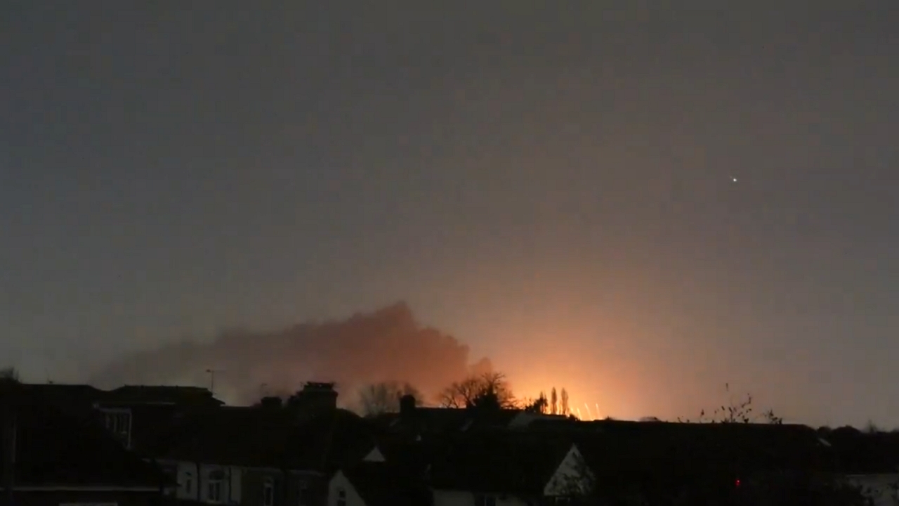 Massive fire causes major power outage in London, England, UK