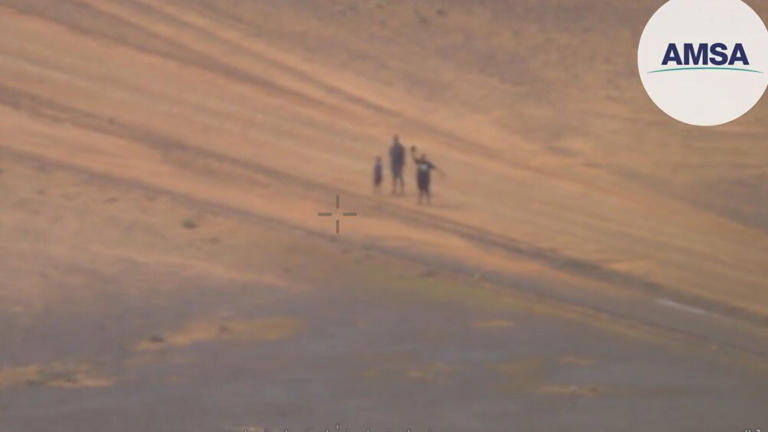 Group stranded in SA outback rescued after heavy rain closes roads