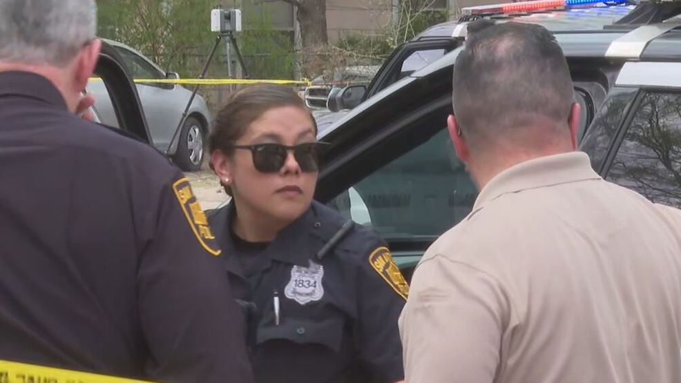 San Antonio officer fatally shoots machete-wielding man during assault call