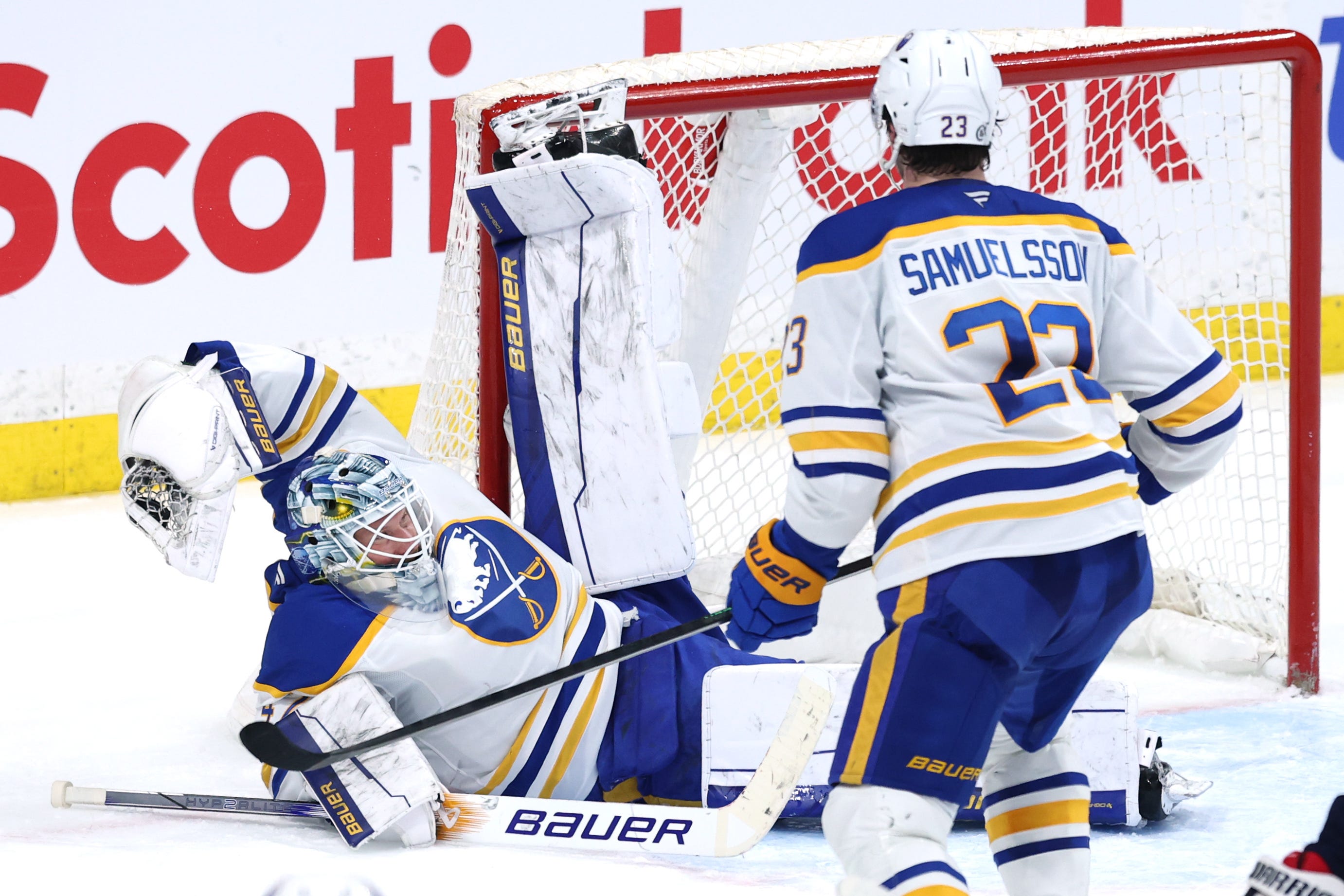 James Reimer stole the show to win in Winnipeg