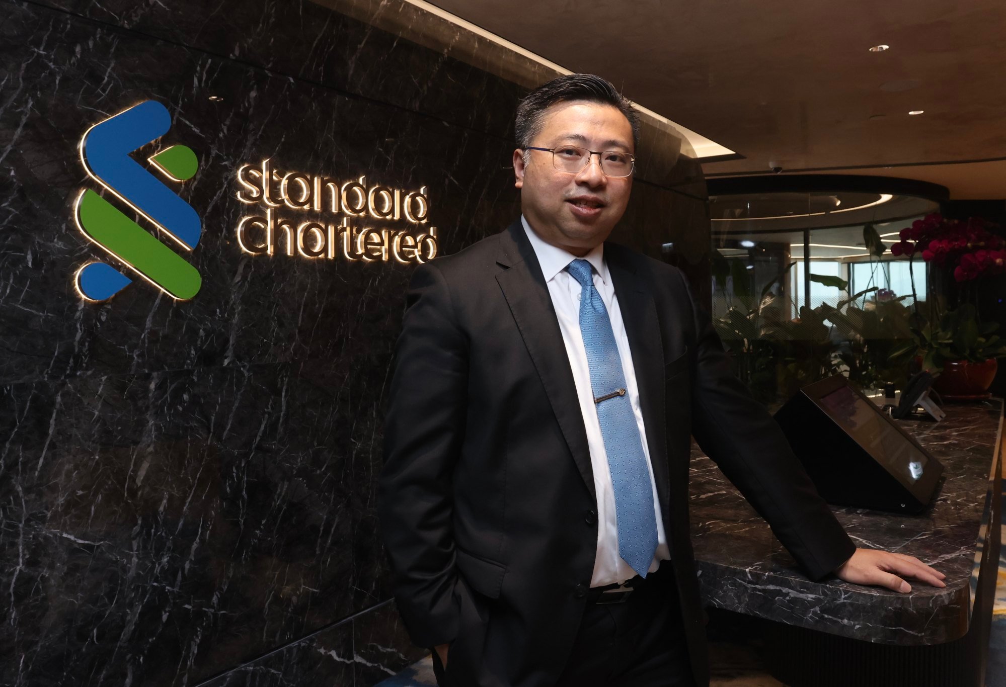 Standard Chartered plans Hong Kong wealth centres to tap US$200 billion ...