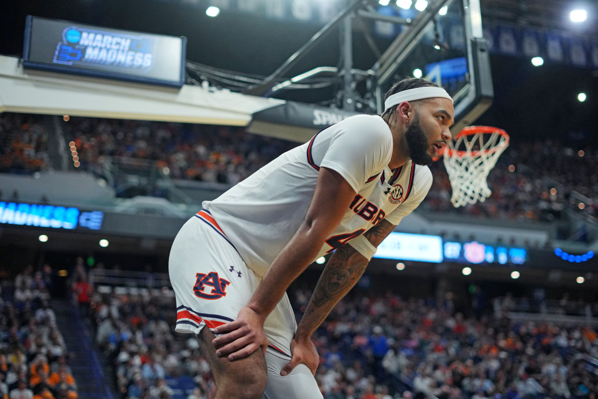 Video Catches Heartbreaking Moment Between Auburn's Johni Broome ...