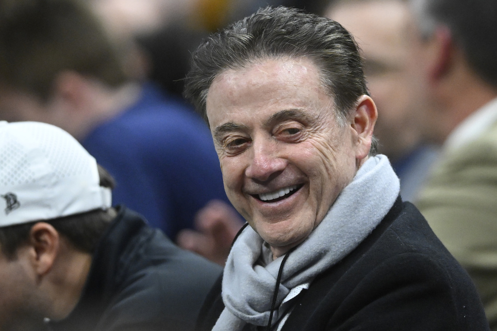 Rick Pitino travels to Cleveland to watch his son Richard coach New ...