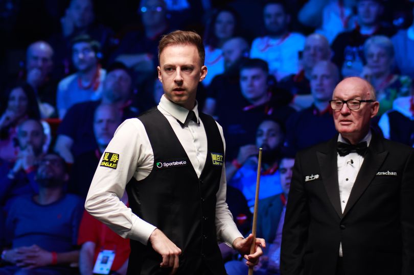 Judd Trump complains to officials after 'very strange' problem in ...