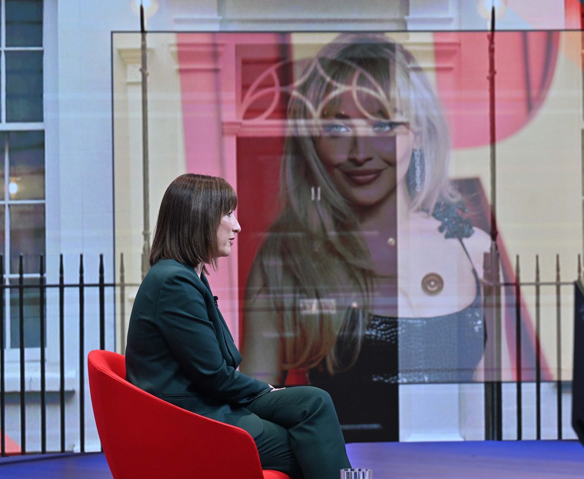 Rachel Reeves row on Sabrina Carpenter freeby tickets grows as No10 ...