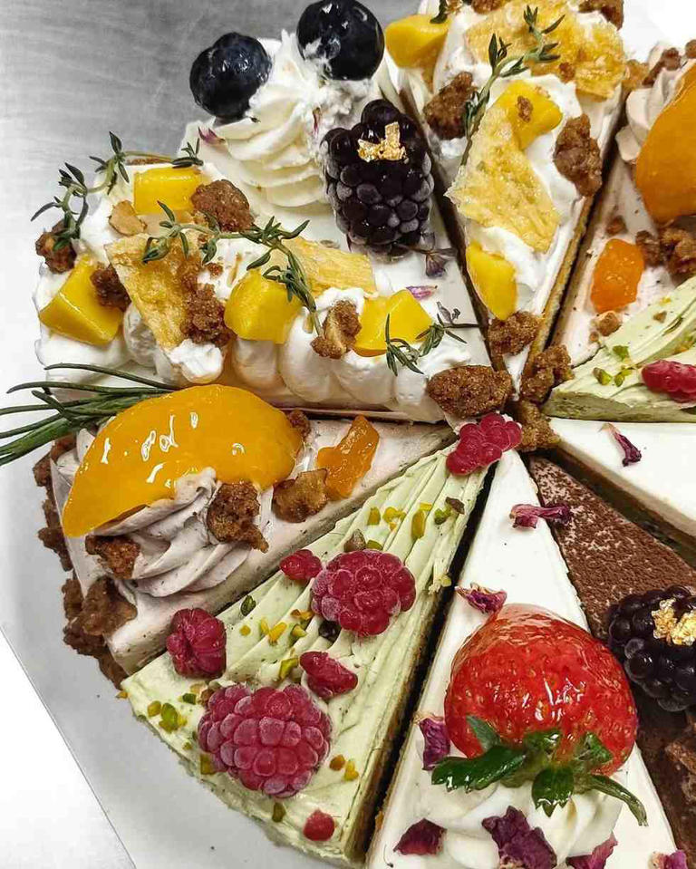 5 Birthday Cake Unik dan Aesthetic yang Cocok untuk Kejutan